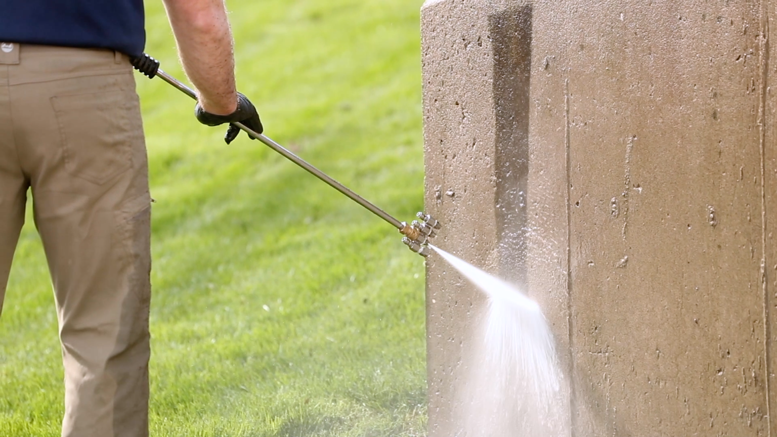 Advantages of Using a Pressure Washing Estimate Calculator